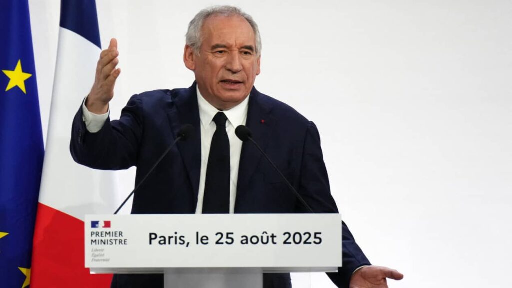 French Banks Plunge Billions as Government Faces Collapse - NEWSNOWCHICAGO