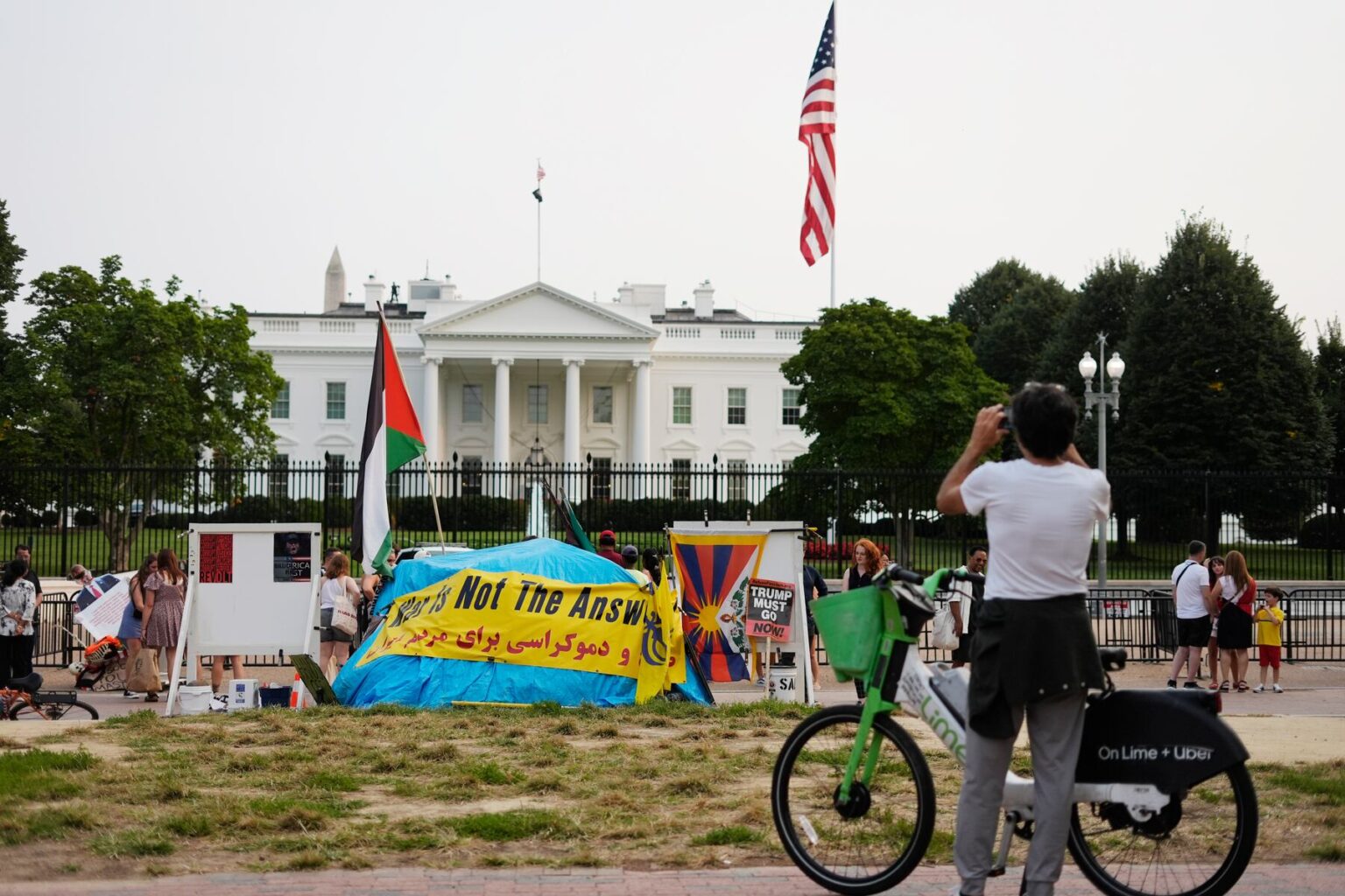 Long-Standing Peace Vigil Outside White House Removed - NEWSNOWCHICAGO
