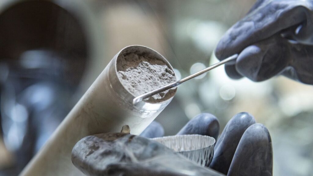 Scientists Unveil Exotic Element in Apollo-Era Moon Dust Samples ...
