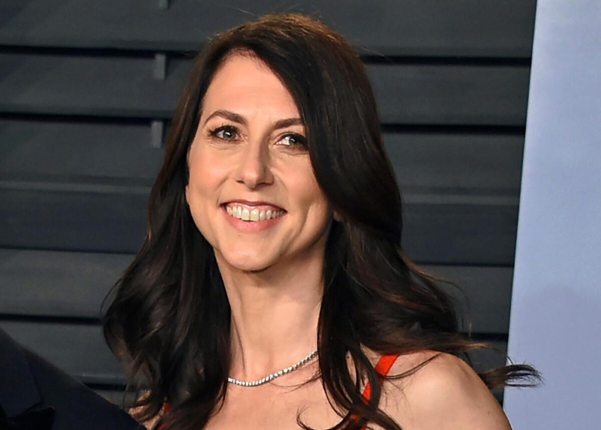 MacKenzie Scott Donates $7.1 Billion to Nonprofits in 2025 - NEWSNOWCHICAGO