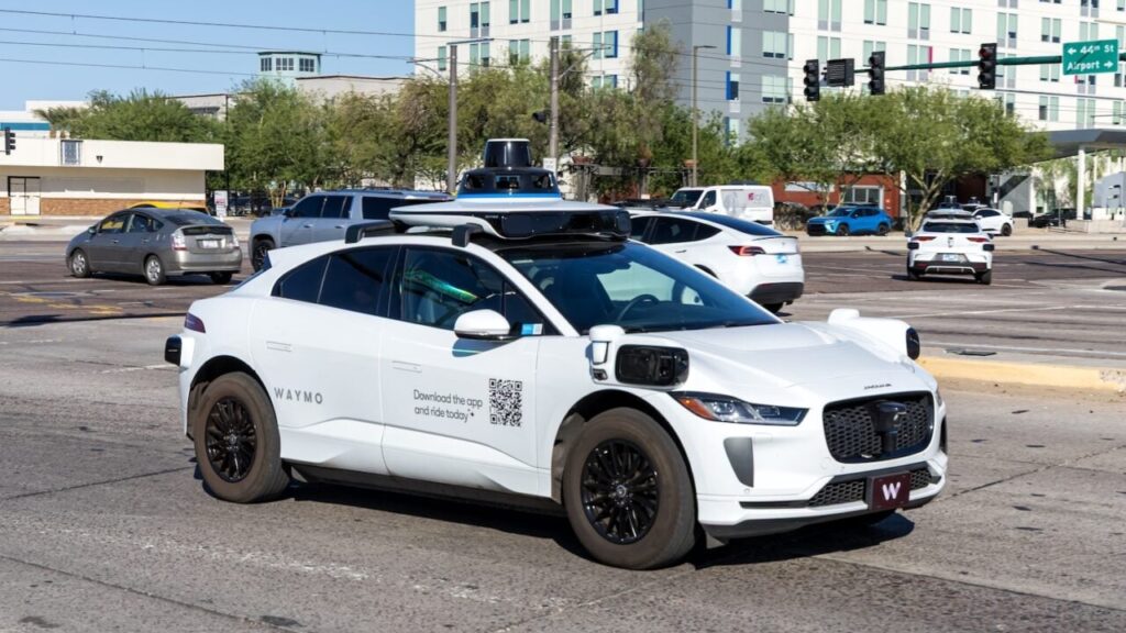 Waymo's Robotaxi Doors Create $22 Gig Economy for Workers - NEWSNOWCHICAGO